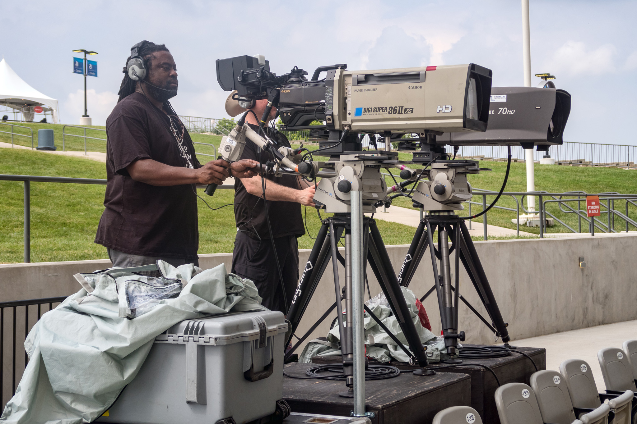 HITACHI SK-UHD4000 Cameras Enable Stellar 4K IMAG Quality for Vista ...